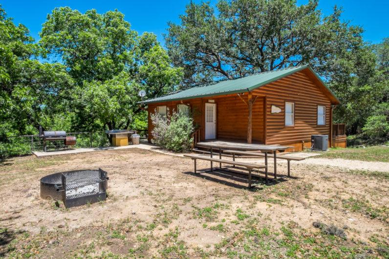 Tree House Lodge - Frio River Cabins For Rent